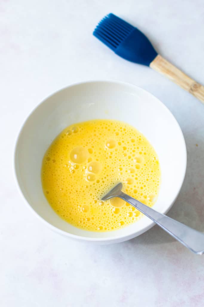 How to Make (and Use) an Egg Wash - Everyday Pie