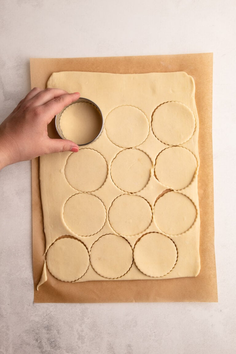 Cream Cheese and Pepper Jelly Puff Pastry Bites - Everyday Pie