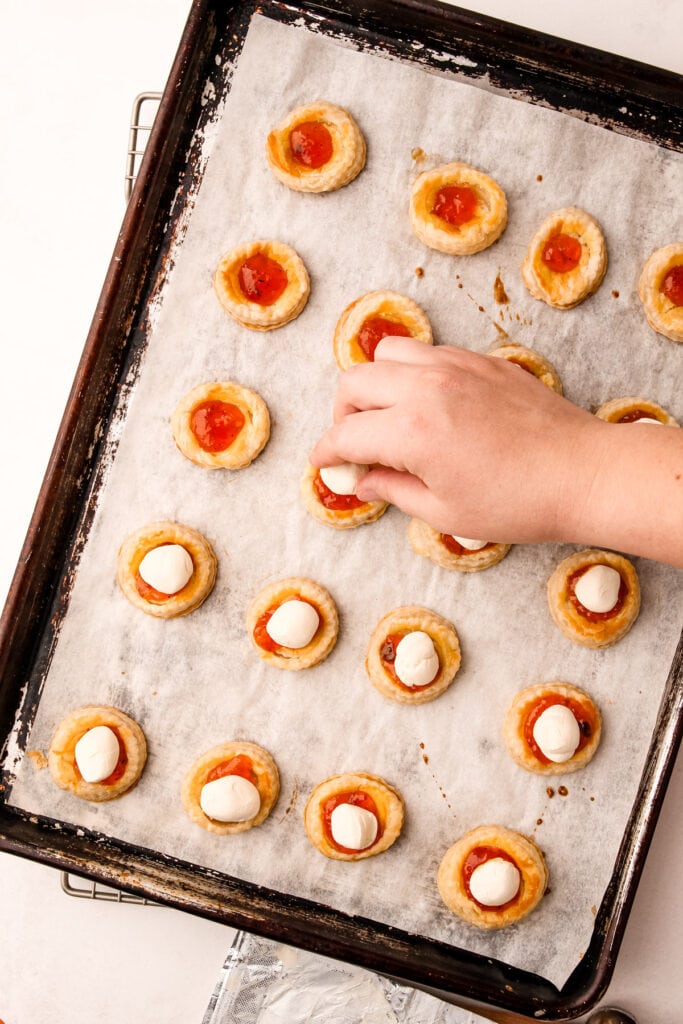 Cream Cheese and Pepper Jelly Puff Pastry Bites - Everyday Pie
