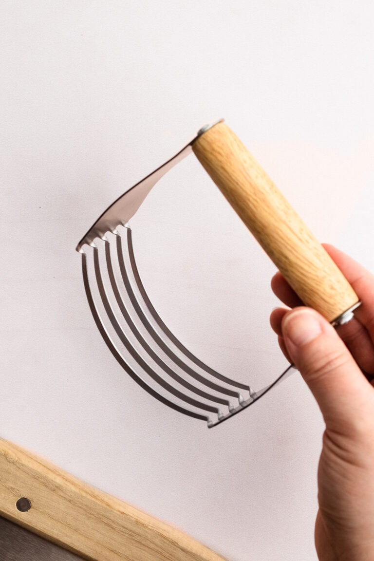 How to Use a Pastry Blender to Make Pie Crust - Everyday Pie